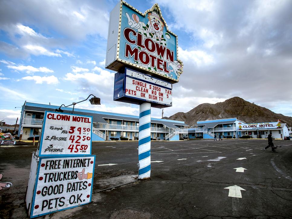 Hidden Destinations: Clown Motel | ladycultblog